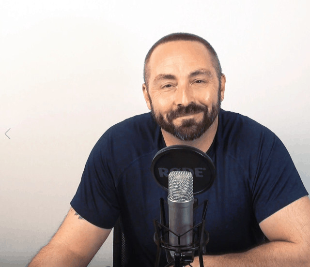 Who is Paul W. Slusher, founder & CEO of Contactsforless.ca?